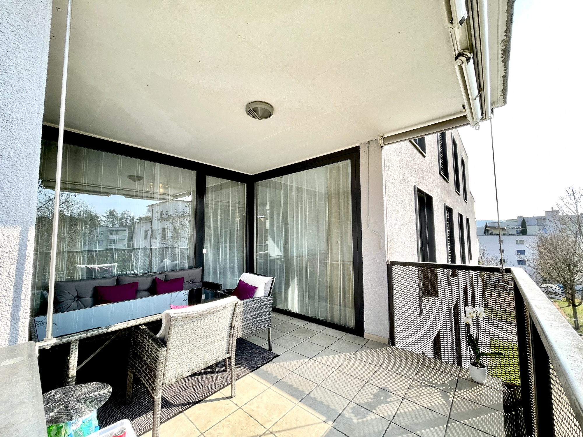 Serviced Apartment in Oberengstringen: Spacious 3.5 room apartment in Zurich-Engstringen · Smart ...